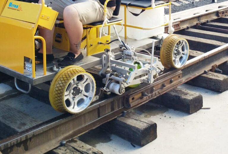 Ultrasonic rail flaw detection vehicle